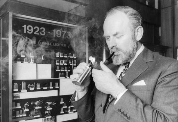 Historias con Clase… el lujo inglés de DUNHILL – CLUB MOMENTO HUMO